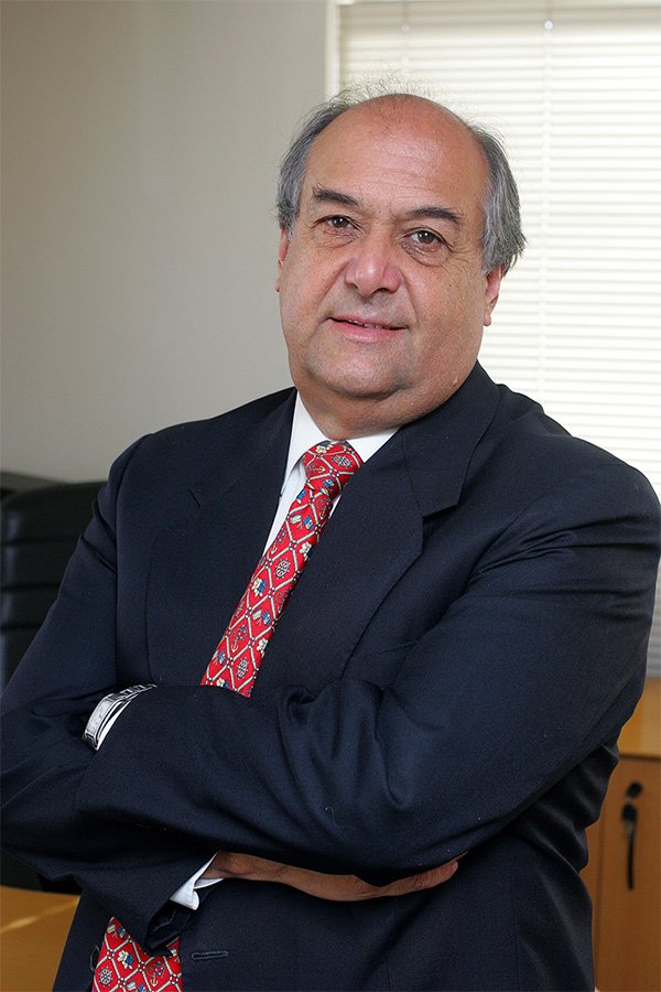 Caso Cascadas: Dura respuesta a Cesar Barros (La Polar)