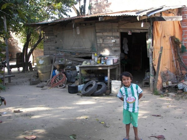 Casi la mitad de la población de Puerto Rico enfrenta pobreza crítica