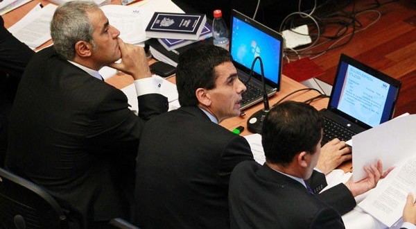 SII presentó querella quienes boleteaban a políticos en caso Penta SII presentó querella quienes boleteaban a políticos en caso Penta