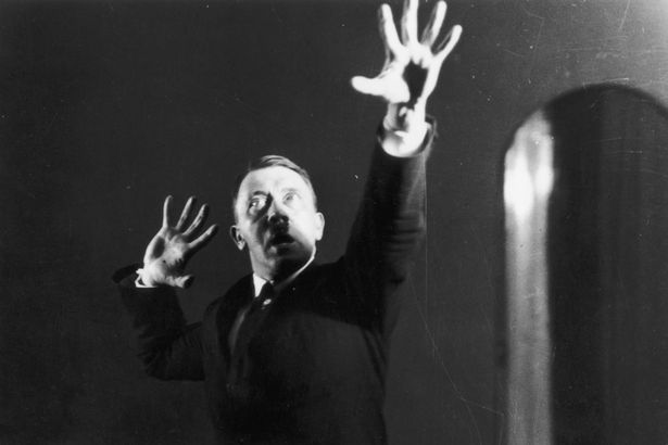 Fotografías de Hitler ensayando poses rídiculas para sus discursos son ...