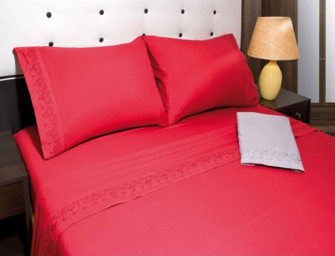 Si usas sábanas rojas o negras, después de leer esto las querrás botar ...