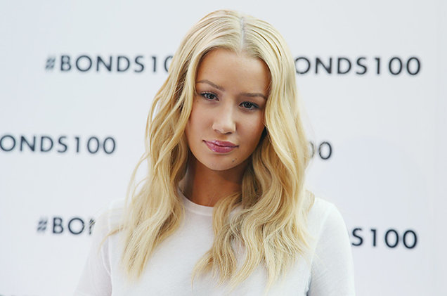 Iggy Azalea luce orgullosa su celulitis en playas mexicanas