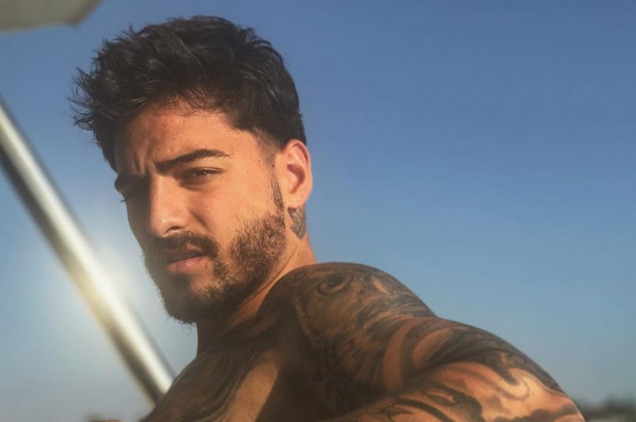 ¿Se parecen? Mira como luce el guapo padre de Maluma