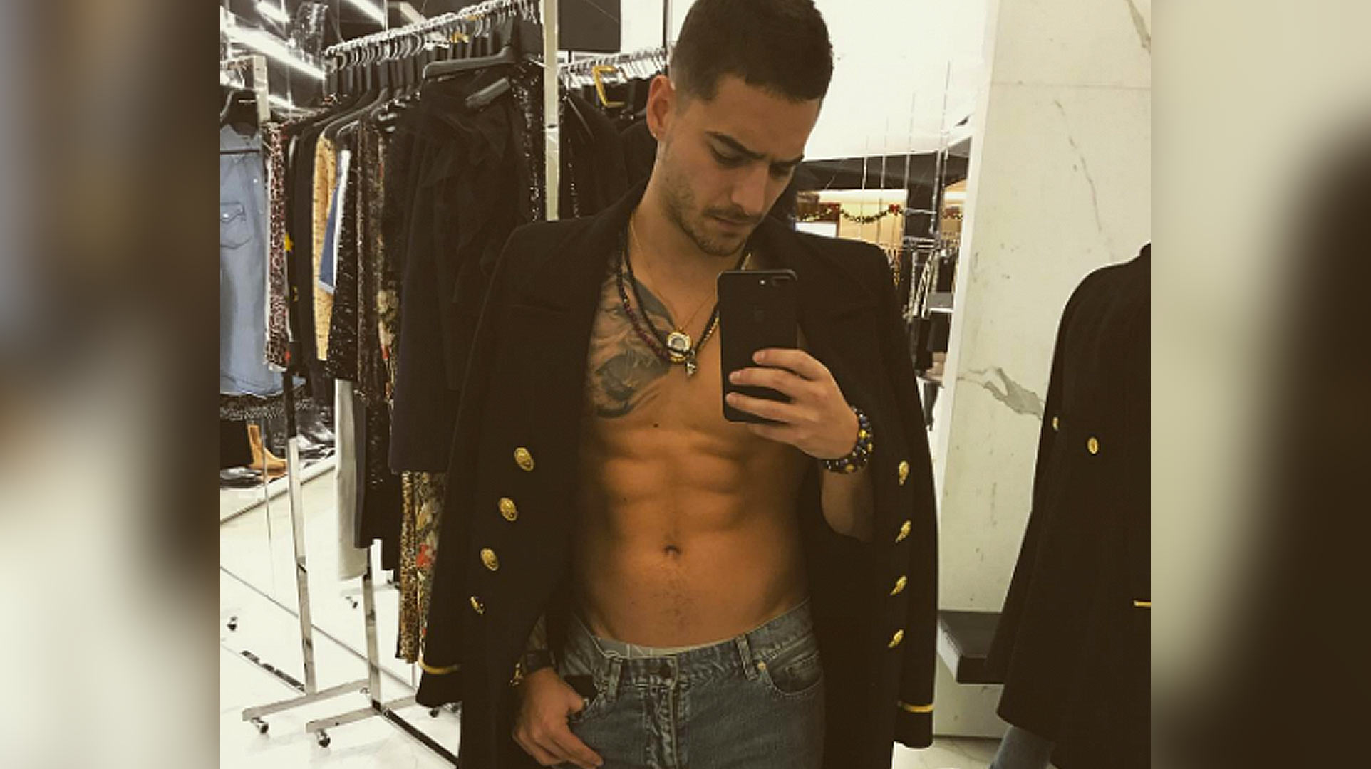 8 fotos que muestran los perfectos abdominales de Maluma