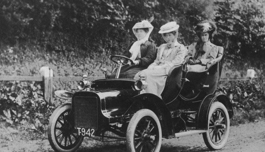 10 Cosas Que Las Mujeres No Podían Hacer 100 Años Atrás