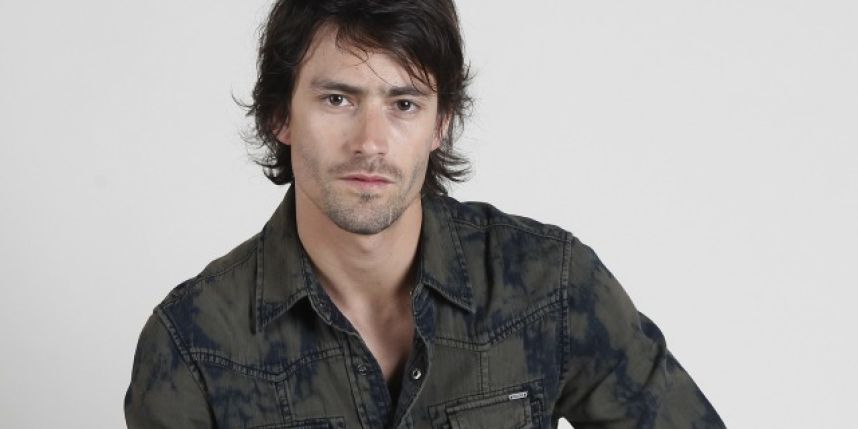 Actor Tiago Correa mantenía chats eróticos con mujeres mientras aún era ...