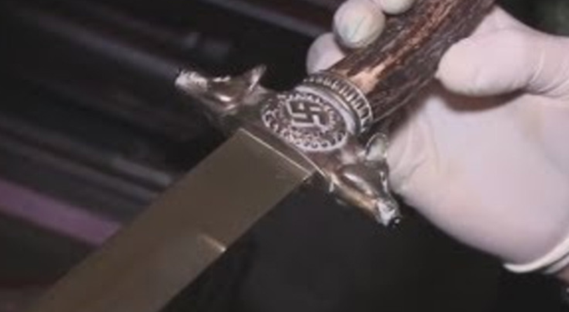 Un busto de Hitler, objetos nazis y animales momificados: Hallazgo ...