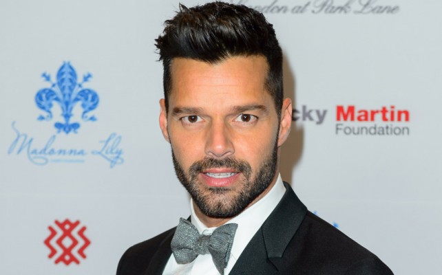 Ricky Martin toma radical decisión y cambia su look por completo