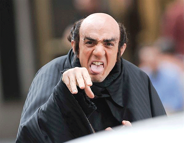 Transformó su rostro para lucir como 'Gargamel' en "Los Pitufos", pero ...