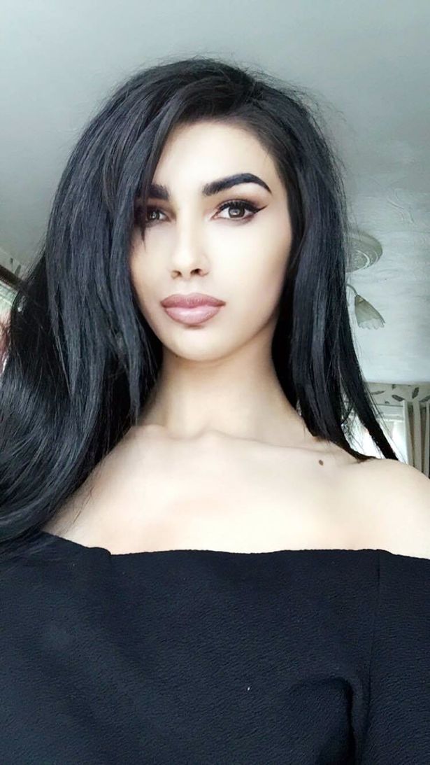 Adolescente transgénero gasta miles de dólares para parecer Kim Kardashian