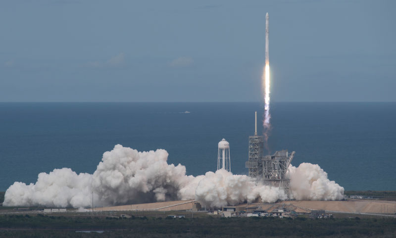 Publicidad en el Espacio: NASA estudia permitir patrocinante en trajes ...
