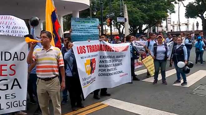 Protestas En Ecuador Tras Despidos Masivos En La Salud Pública