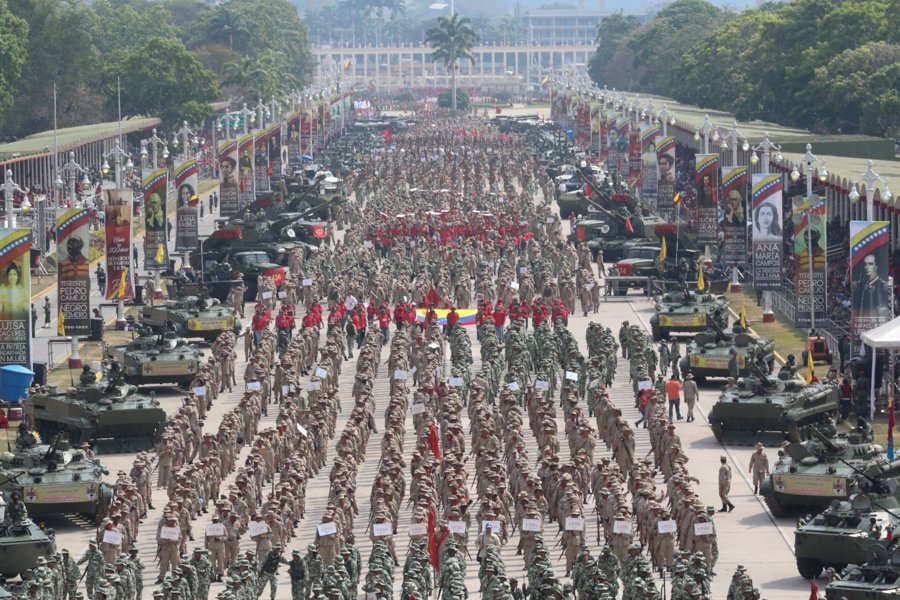 Maduro pide fortalecer y darle rango constitucional a la Milicia