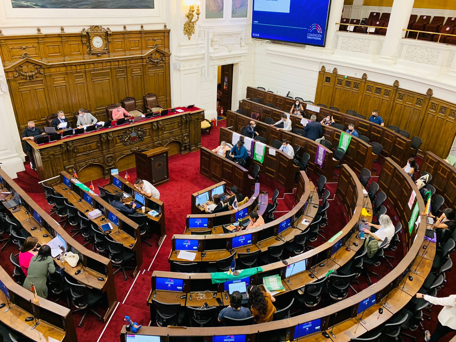 Chile Es Un Estado Social Y Democrático De Derecho Su Carácter Es