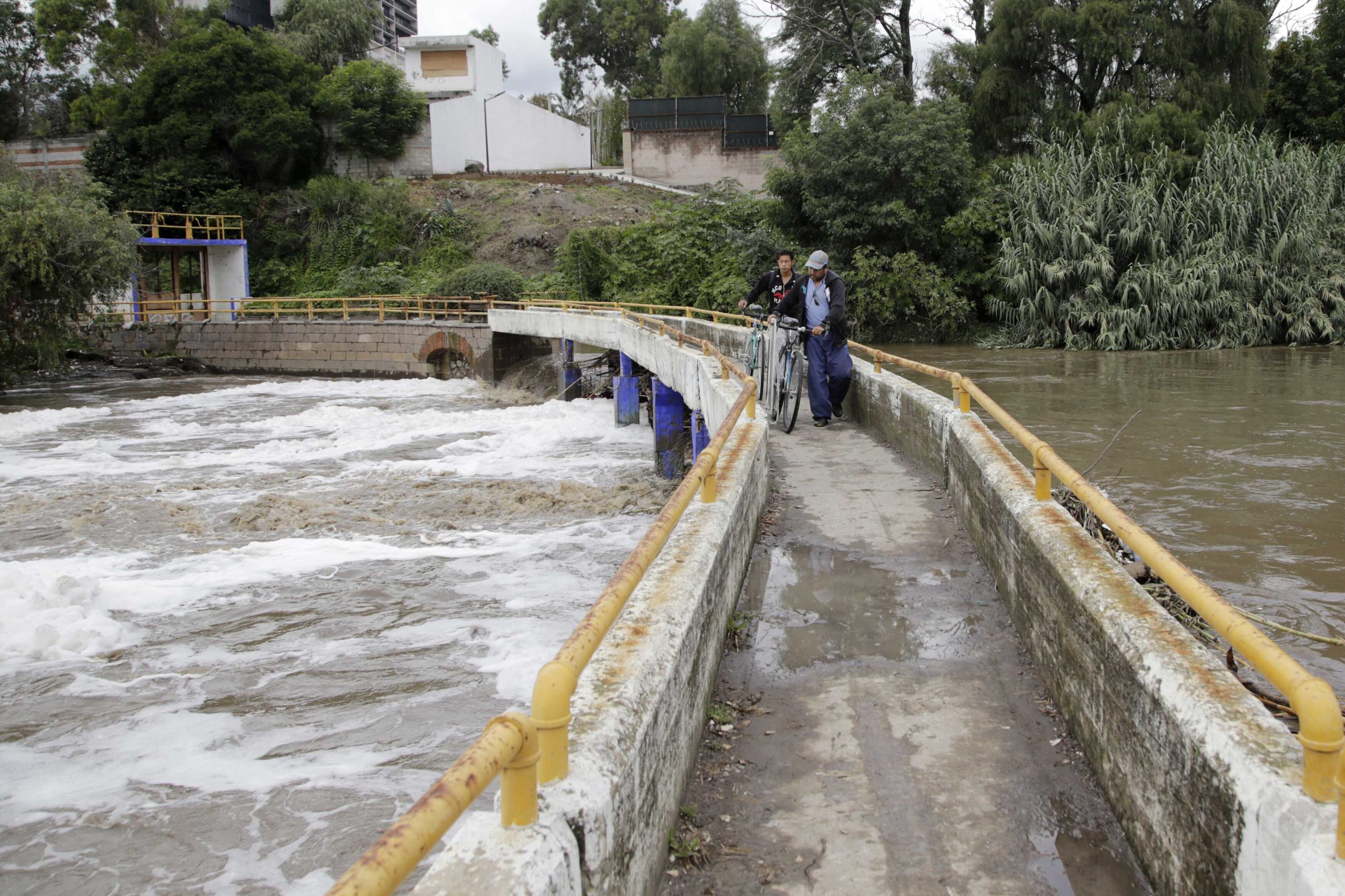 Polución del río Atoyac afecta la economía en 16 millones de dólares