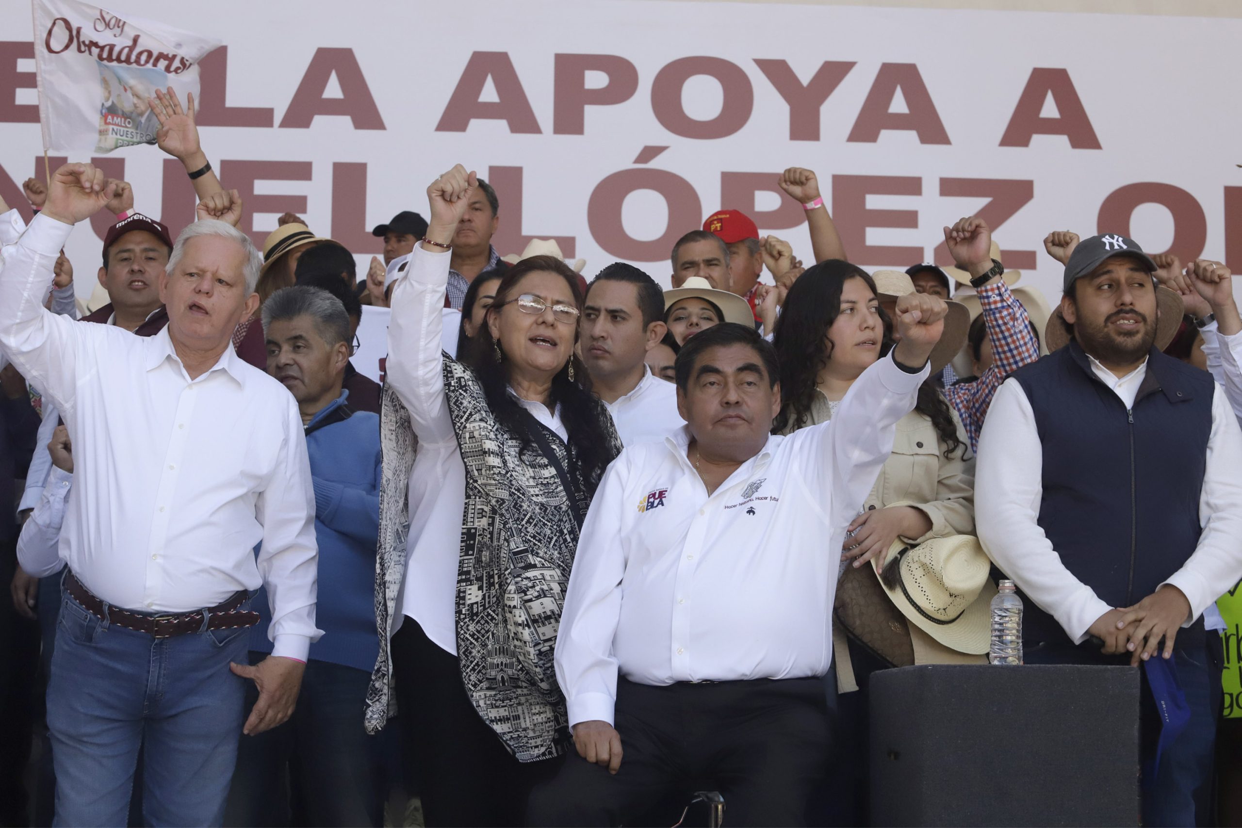 La 4T no terminará en 2024, augura gobernador en manifestación pro AMLO