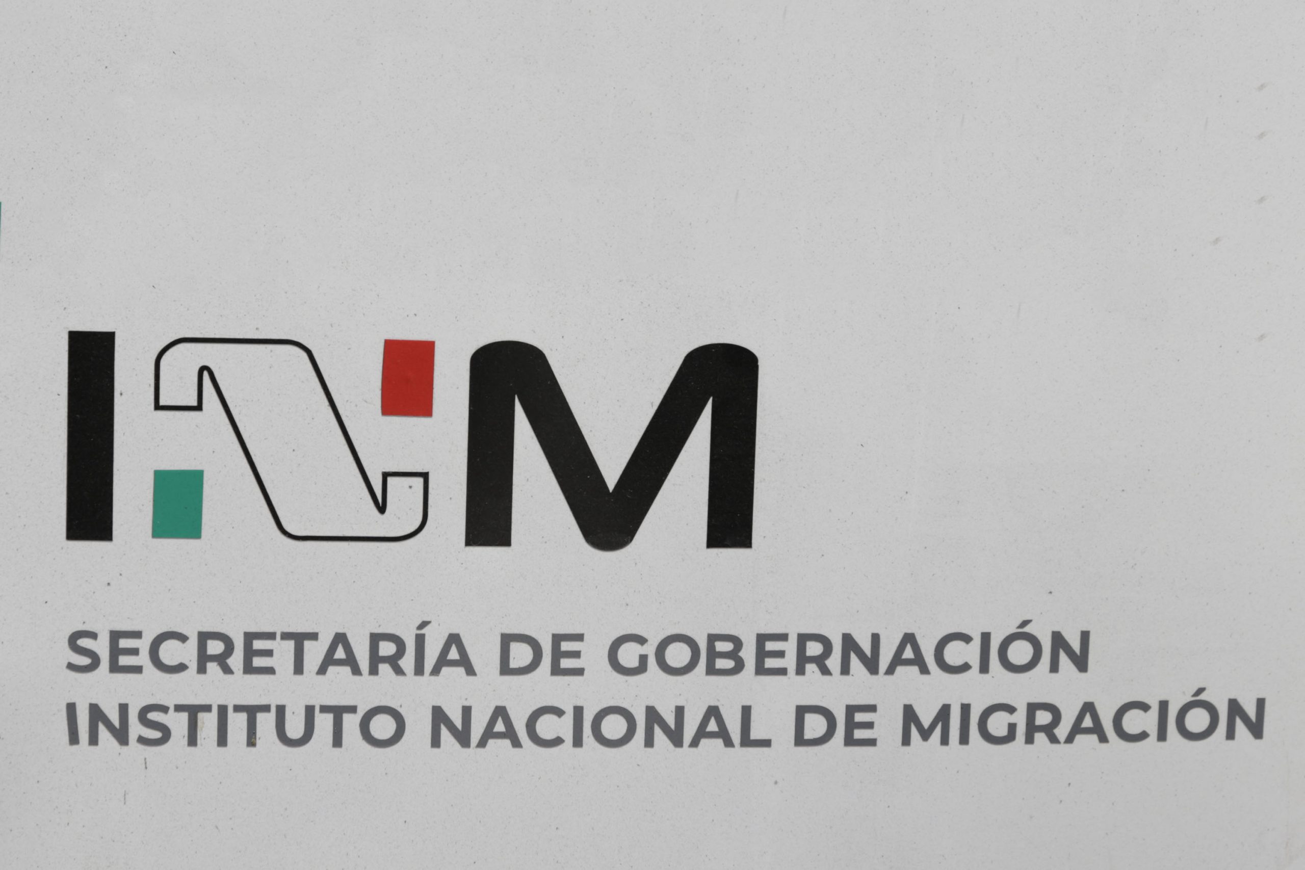 Descubren que INM lleva años operando con anomalías