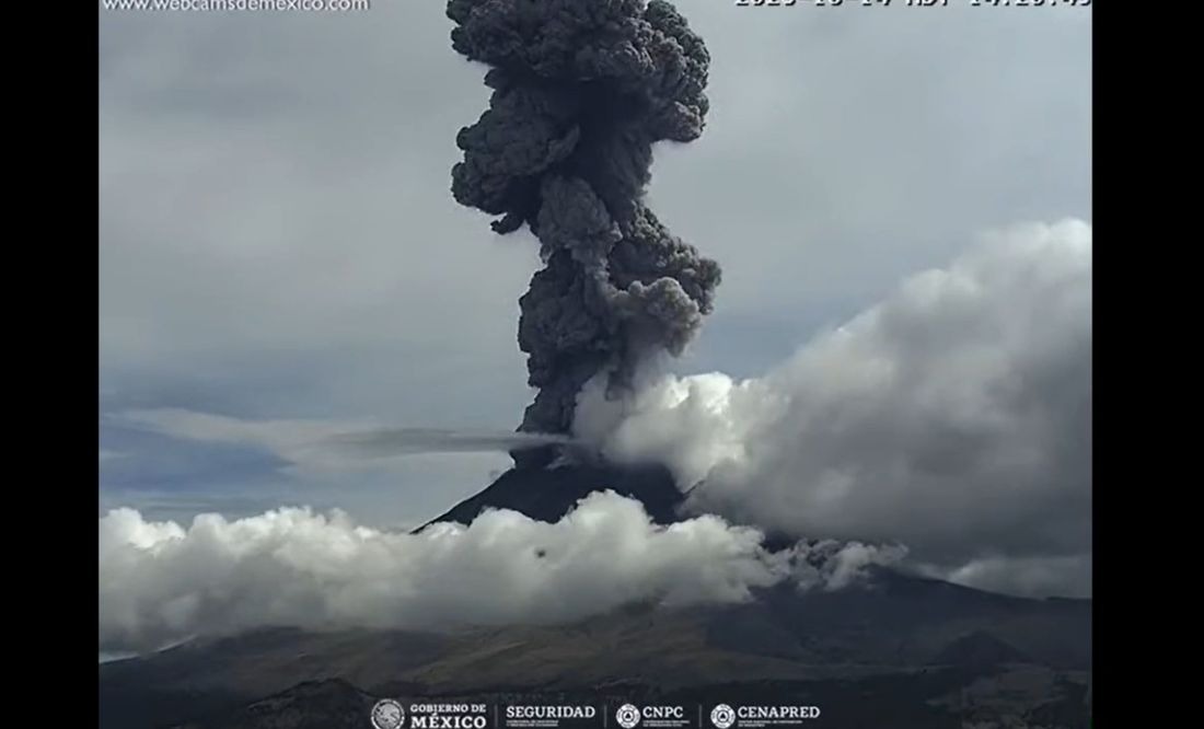 Volcán Popocatépetl registra intensa fumarola impresionante