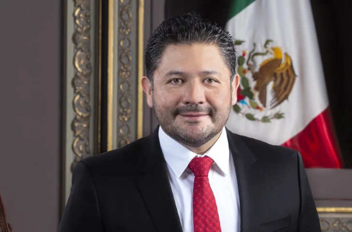 Priista Enrique Rivera alista "brinco" al Verde por Chignahuapan