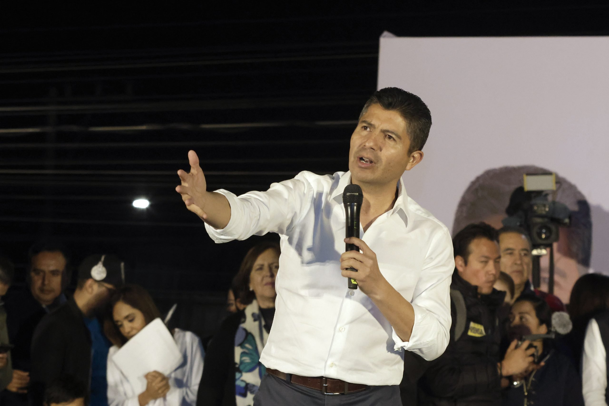 Rivera hará campaña con exfuncionarios de Comuna poblana