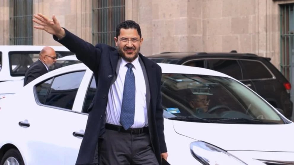 AMLO celebra nombramiento de Martí Batres en el gabinete de Sheinbaum AMLO celebra nombramiento de Martí Batres en el gabinete de Sheinbaum