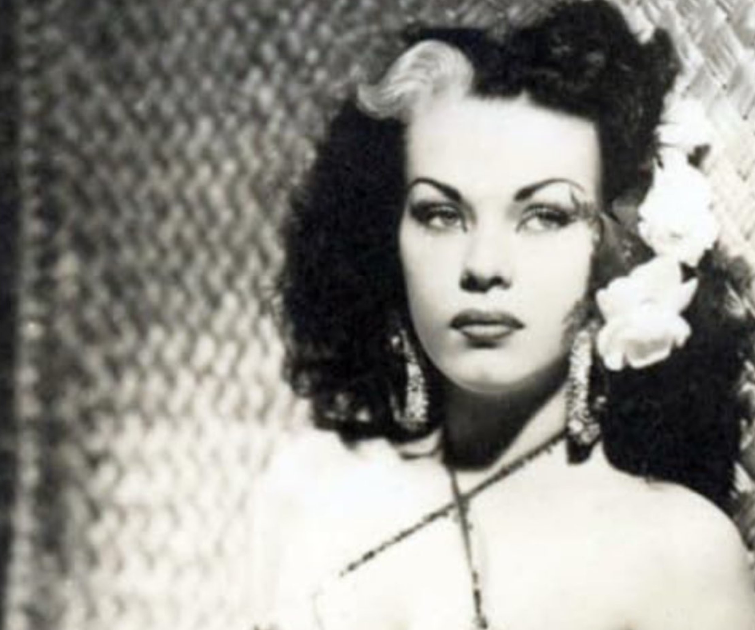 Muere la bailarina del mechón más icónico, "Tongolele"