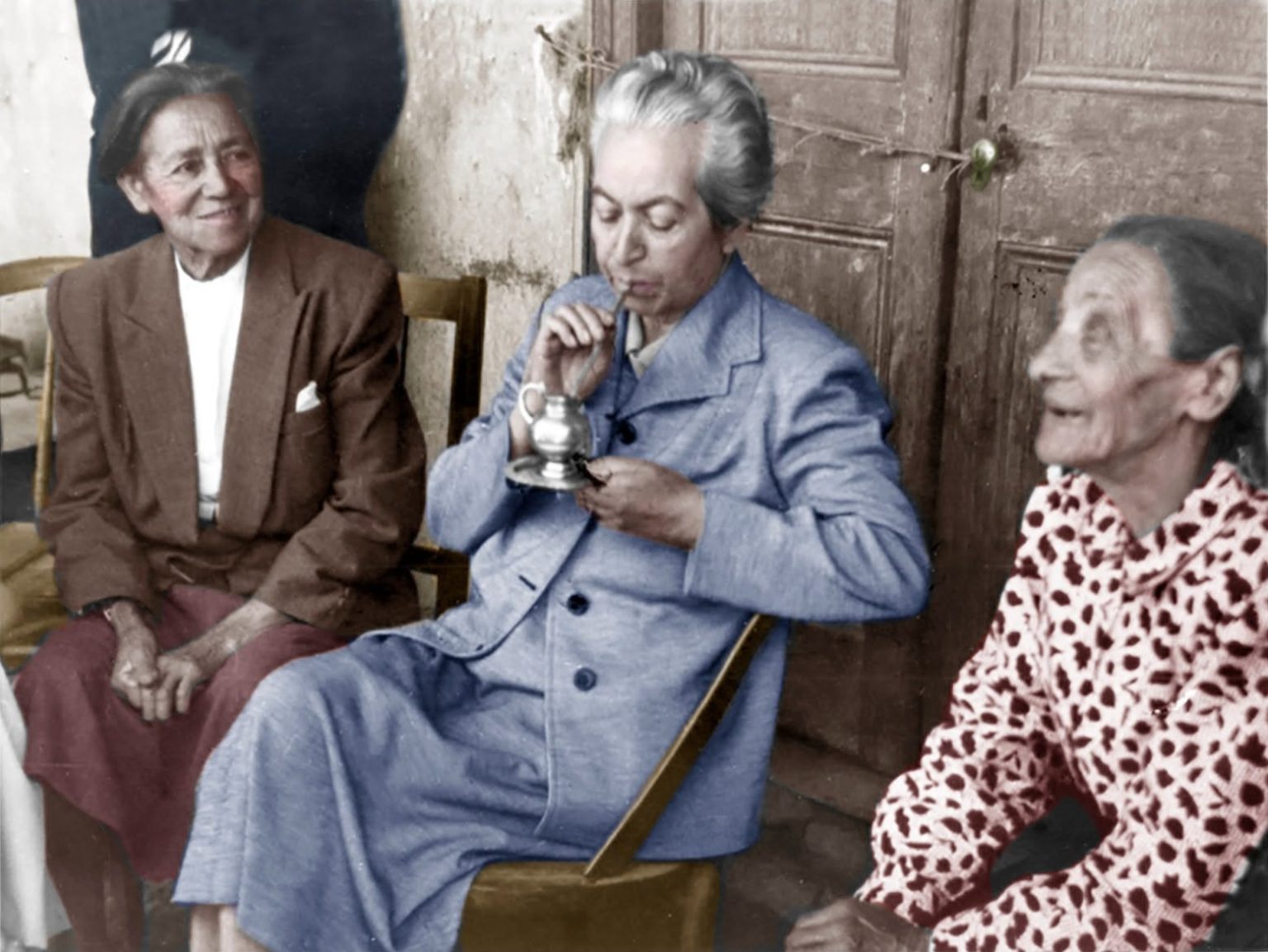 Reeditan "Oye Gabriela" de Elisa Clark, novela que explora los manuscritos mistralianos y las ...