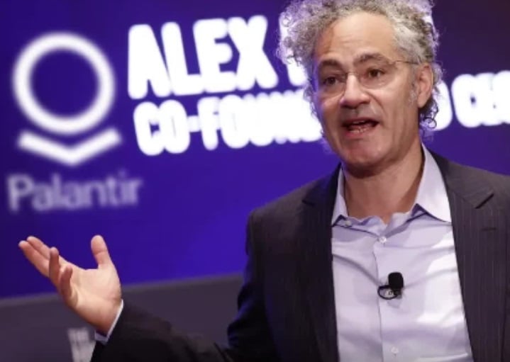 Multimillonario a costa de un genocidio: Alex Karp, el empresario de IA ...