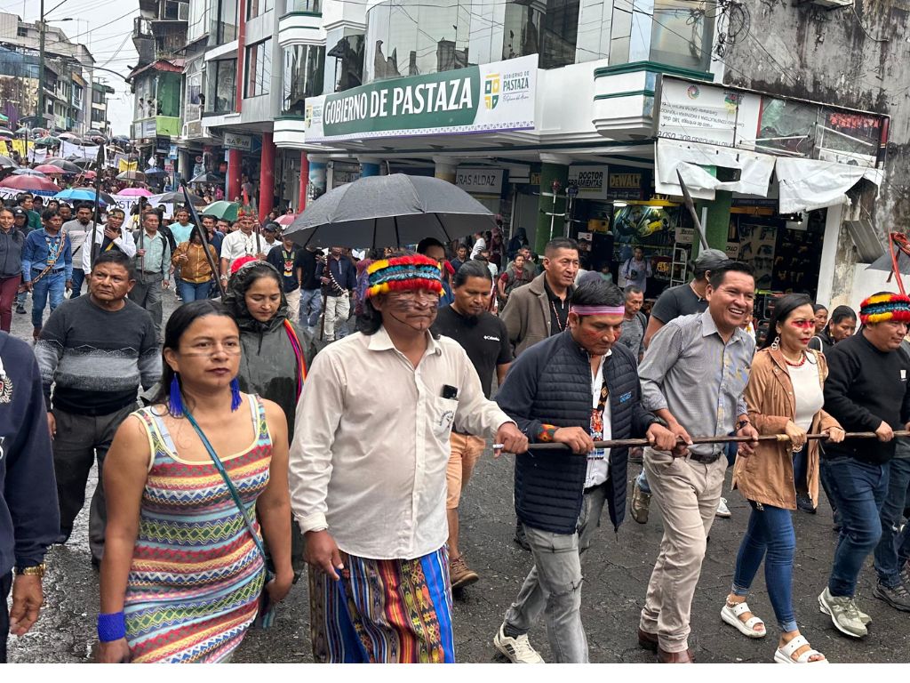 Paro indígena gana fuerza en Ecuador: movilización plurinacional en ...
